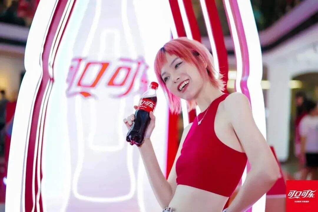 可口可乐夏日创意广告，携手城市地标一起放飞，开启畅爽 - 广告人干货库