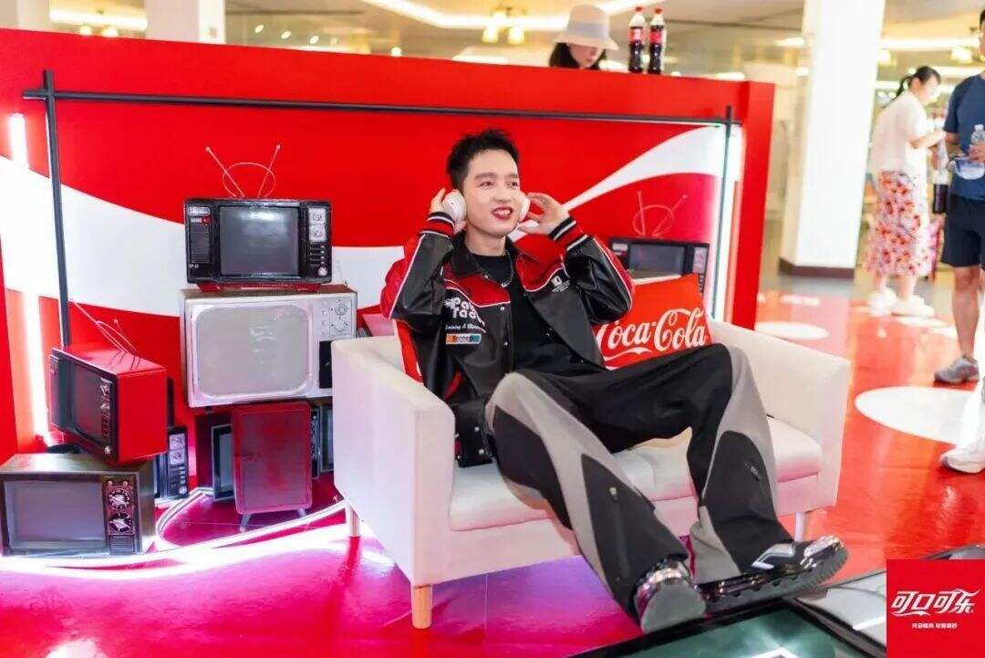 可口可乐夏日创意广告，携手城市地标一起放飞，开启畅爽 - 广告人干货库